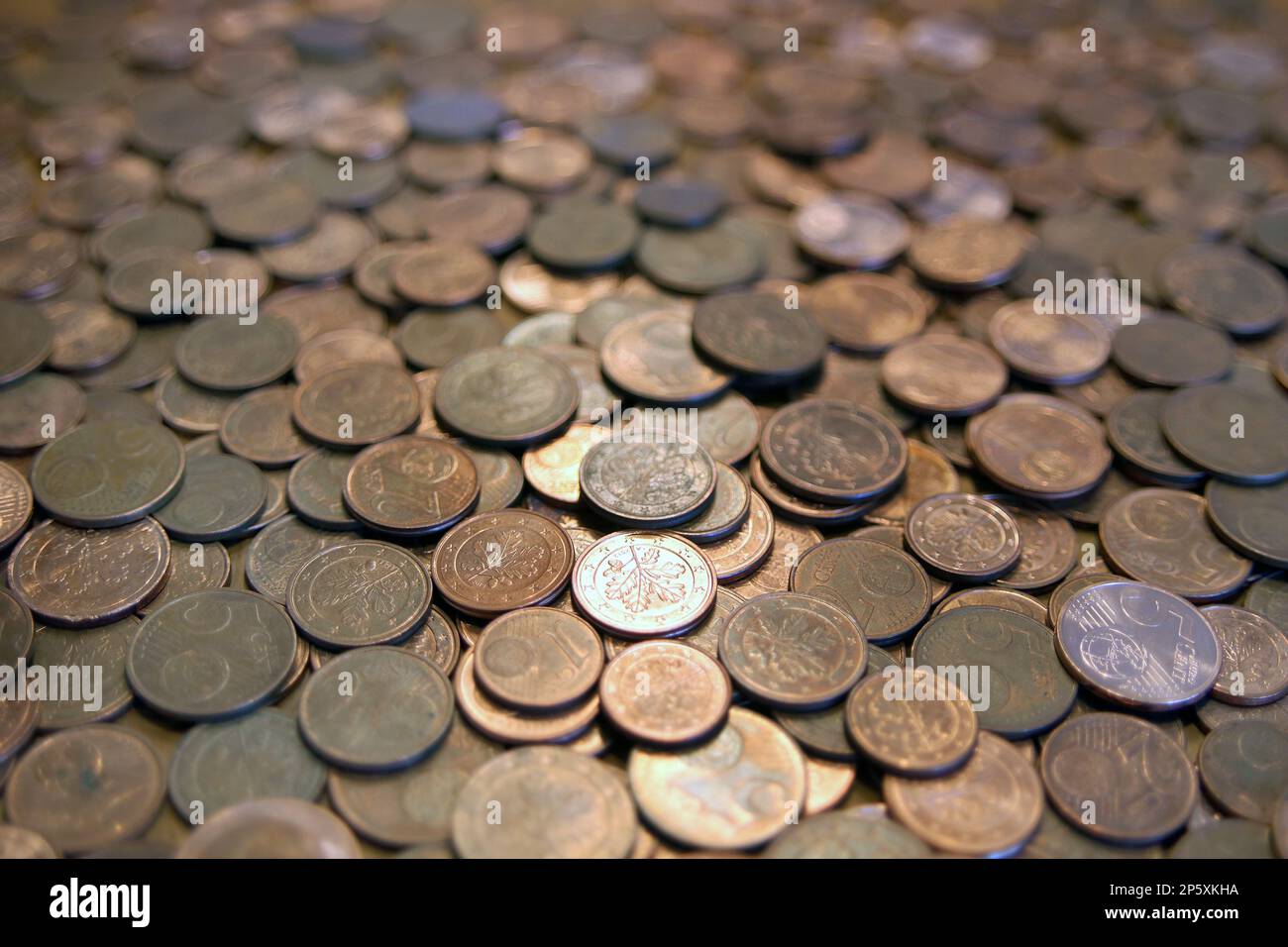 Euro copper coins hi-res stock photography and images - Alamy