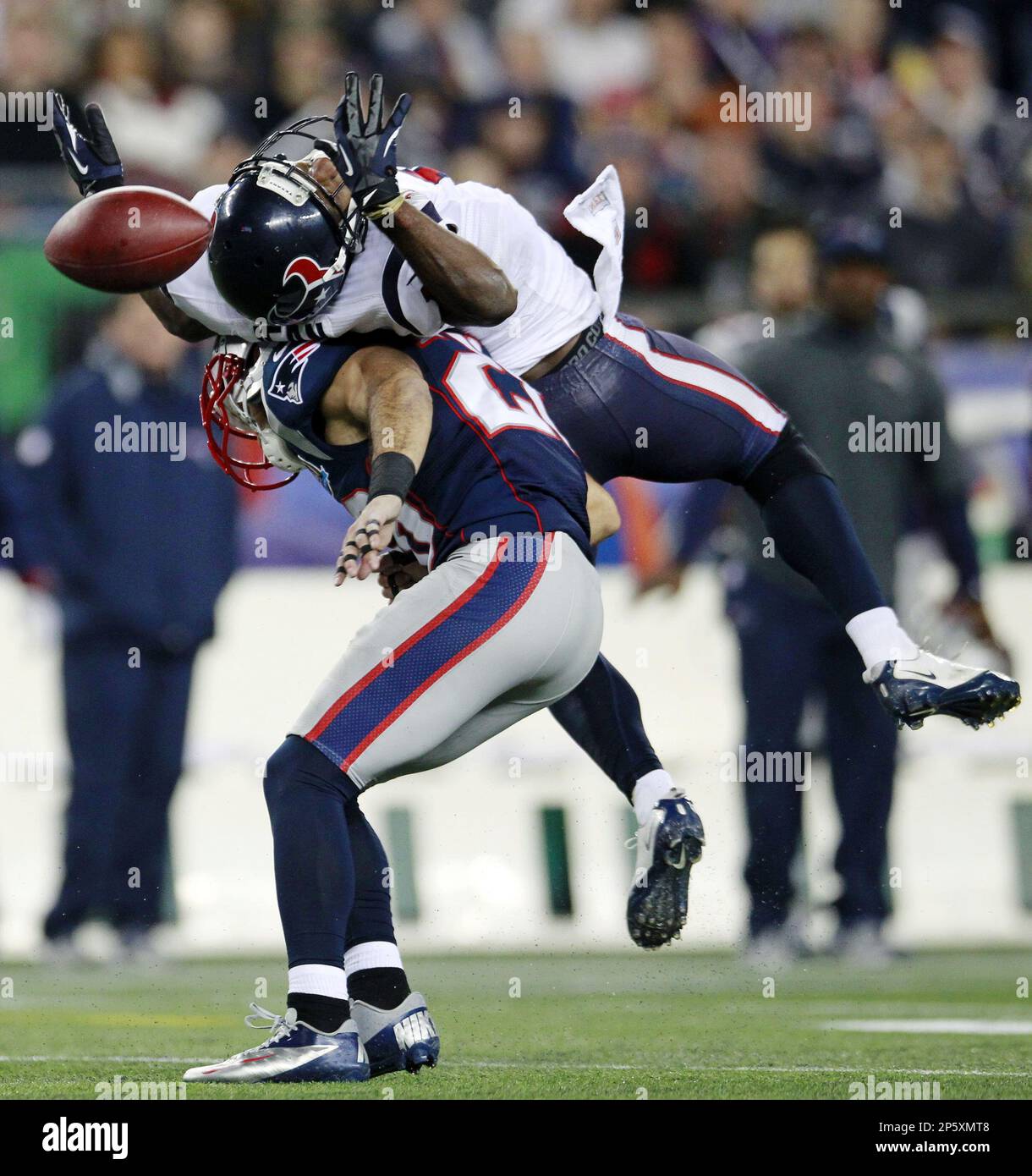 New England Patriots strong safety Steve Gregory (28) breaks up a pass ...