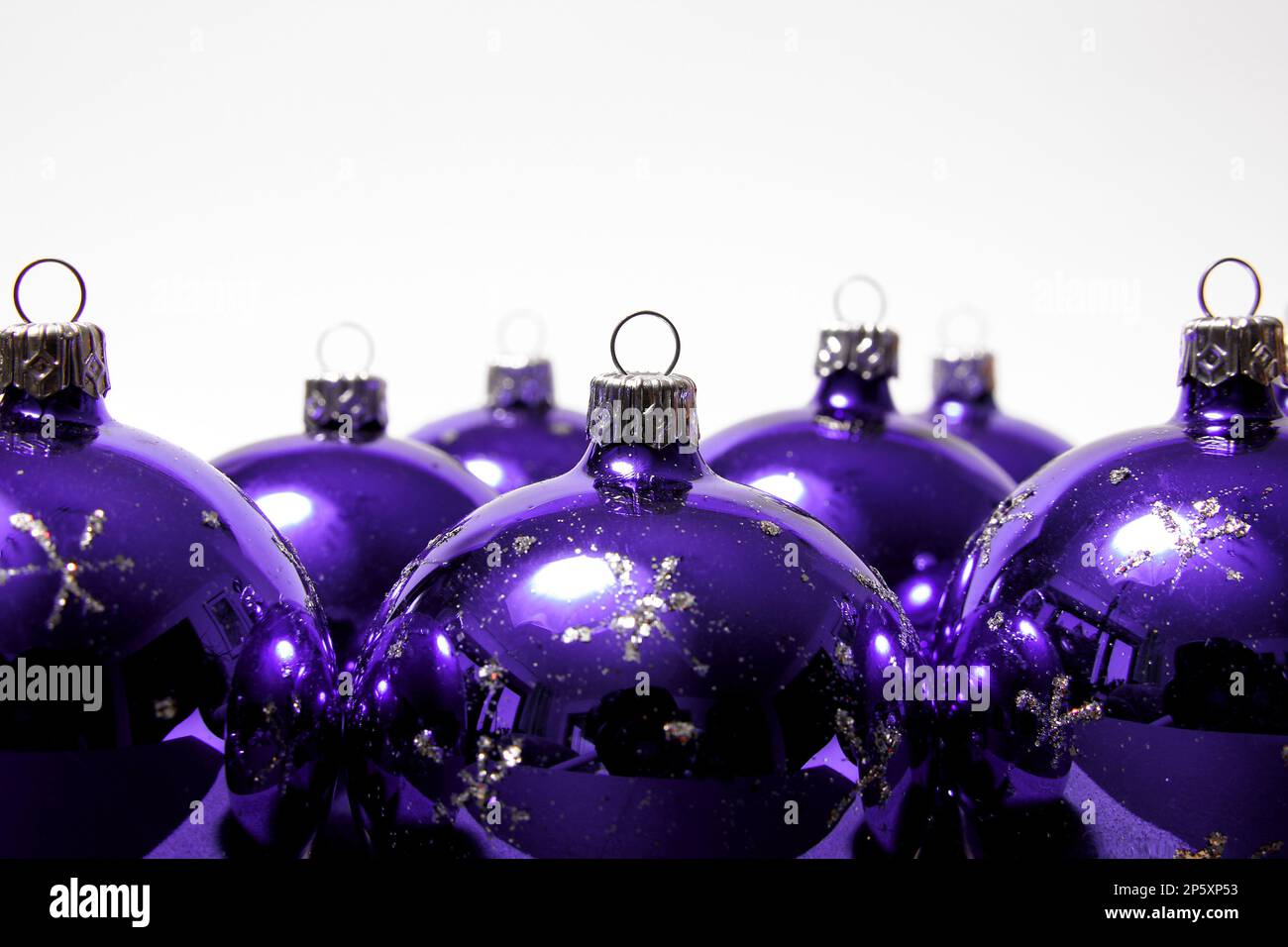 Purple christmas tree cutout hi-res stock photography and images - Alamy