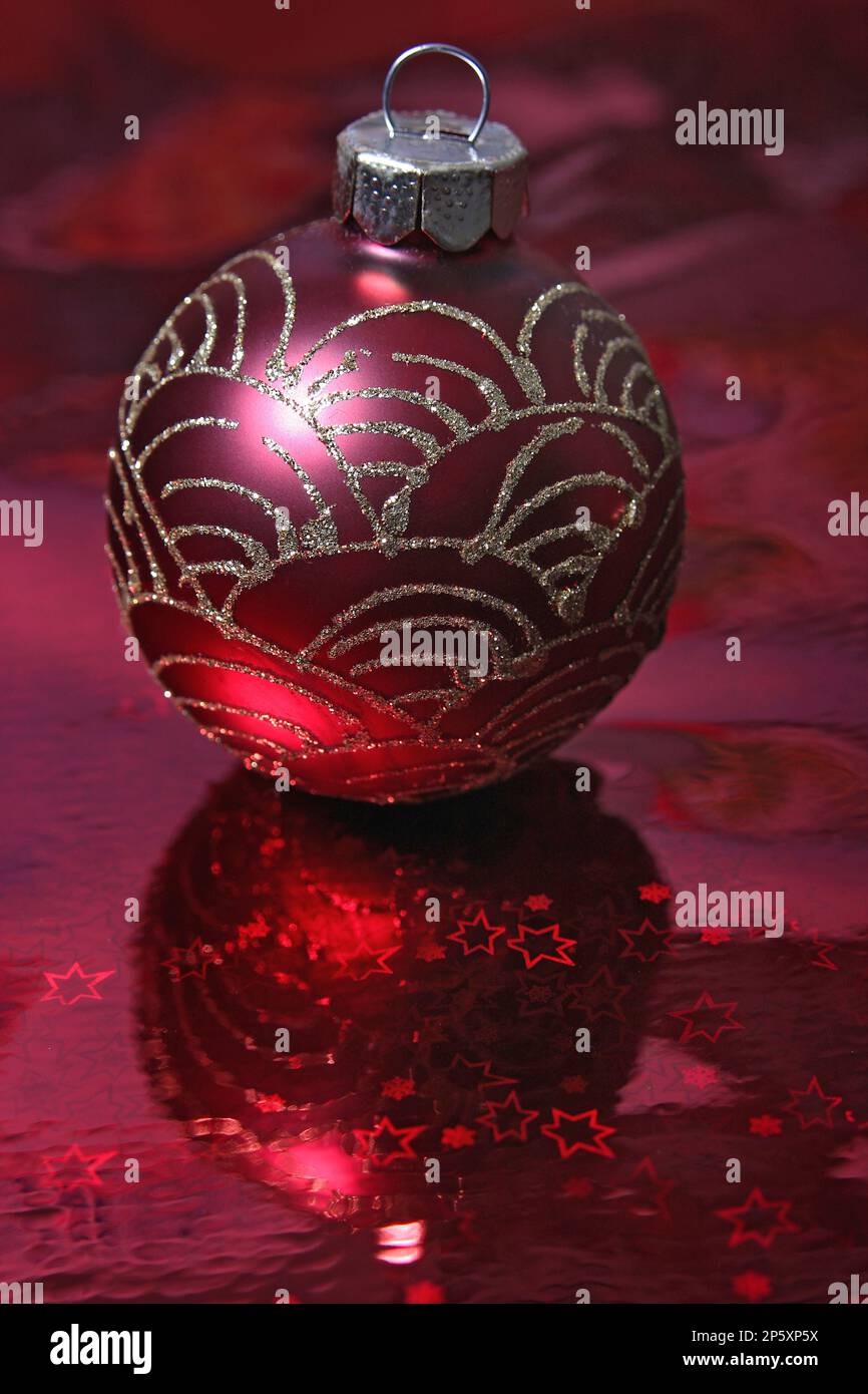 red Christmas bauble Stock Photo - Alamy