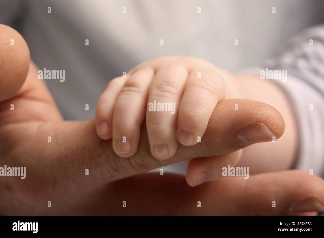 baby's hand in the hand of the father Stock Photo - Alamy