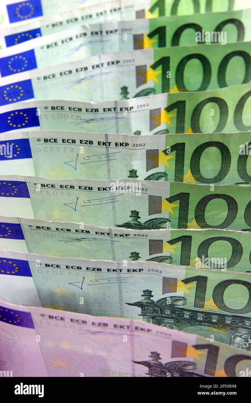 Several 100 euro bills hi-res stock photography and images - Alamy