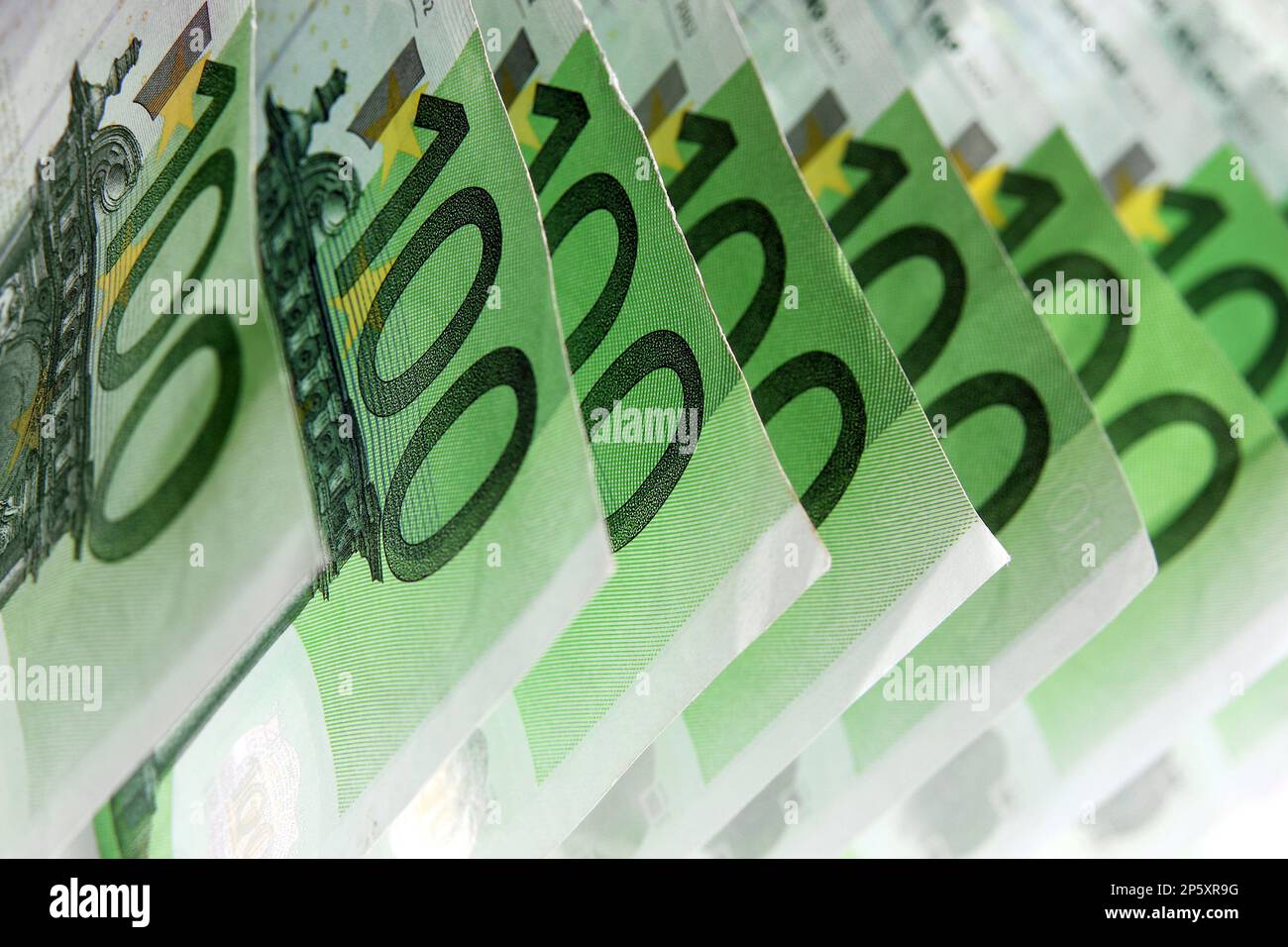 Several 100 euro bills hi-res stock photography and images - Alamy