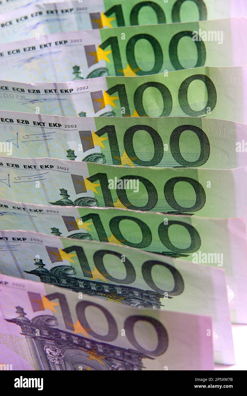 100 euro bills banknotes hi-res stock photography and images - Alamy