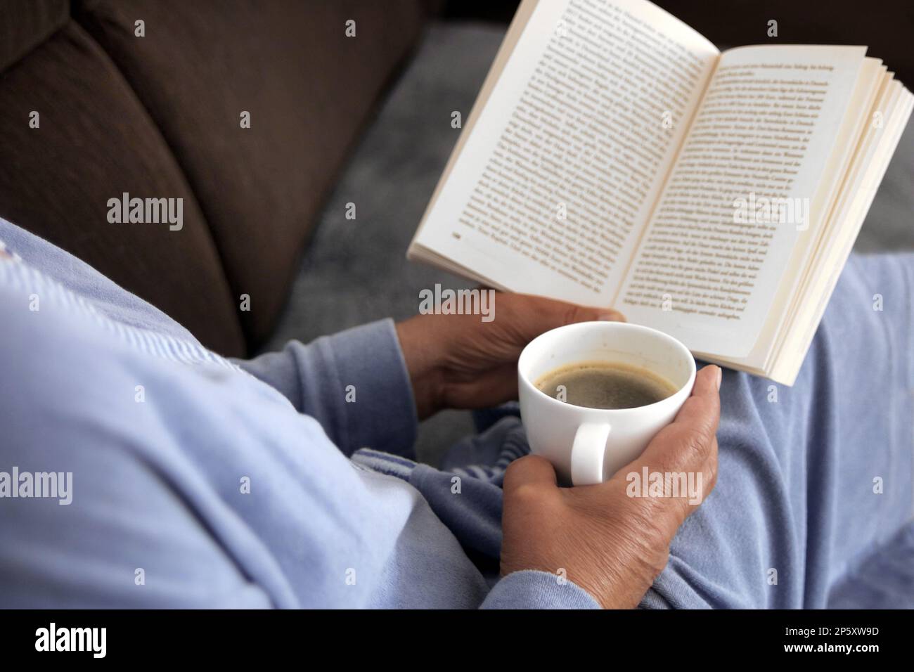 drinking coffee and reading a book Stock Photo - Alamy