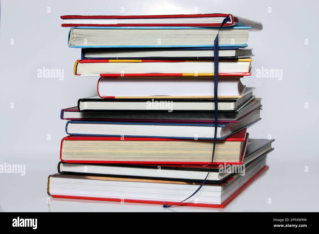 Pile of books cutout hi-res stock photography and images - Alamy