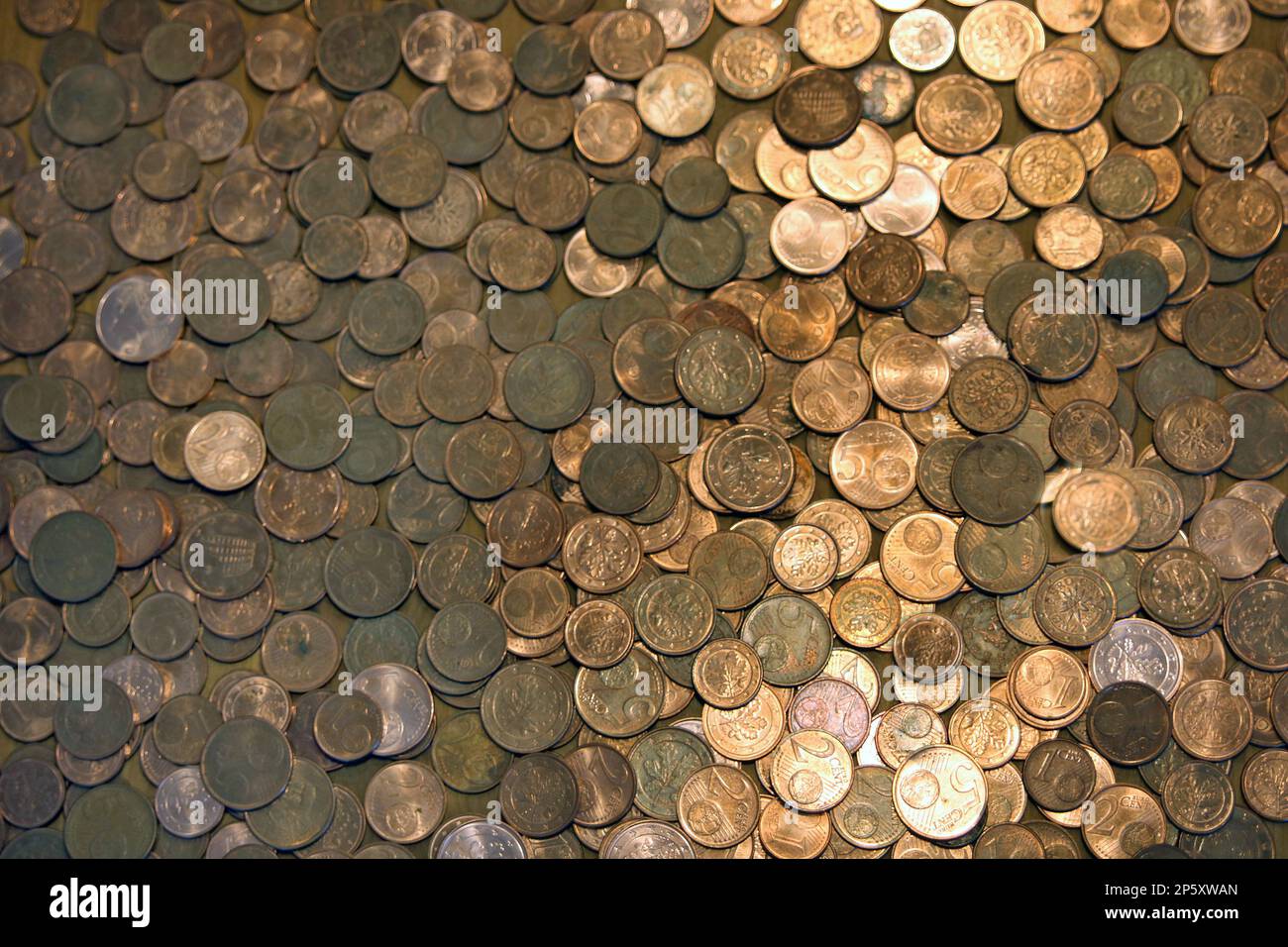 Euro copper coins hi-res stock photography and images - Alamy