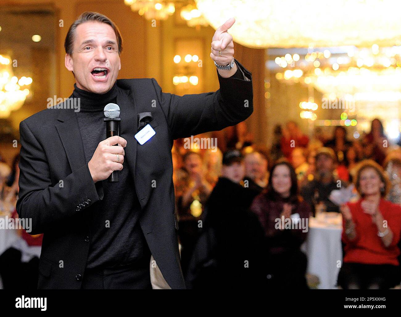 Random House CEO Markus Dohle announces a $5,000 bonus for employees ...