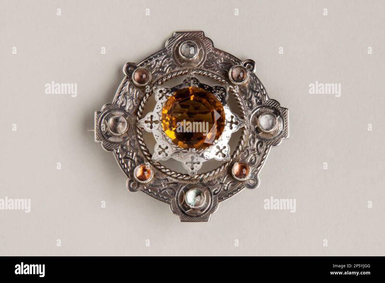 Circular brooch hi-res stock photography and images - Alamy