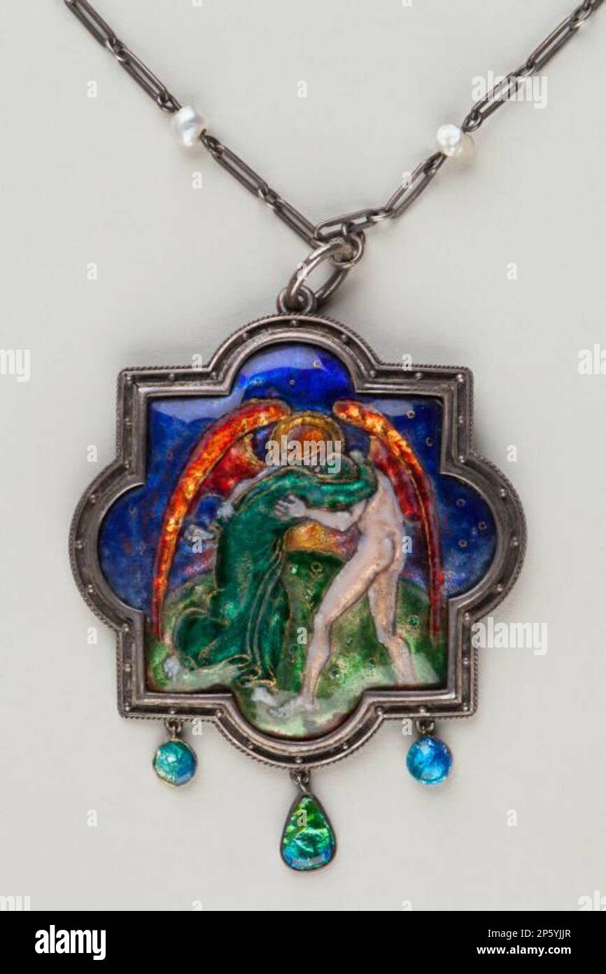 Pearl and enamel pendant hi-res stock photography and images - Alamy