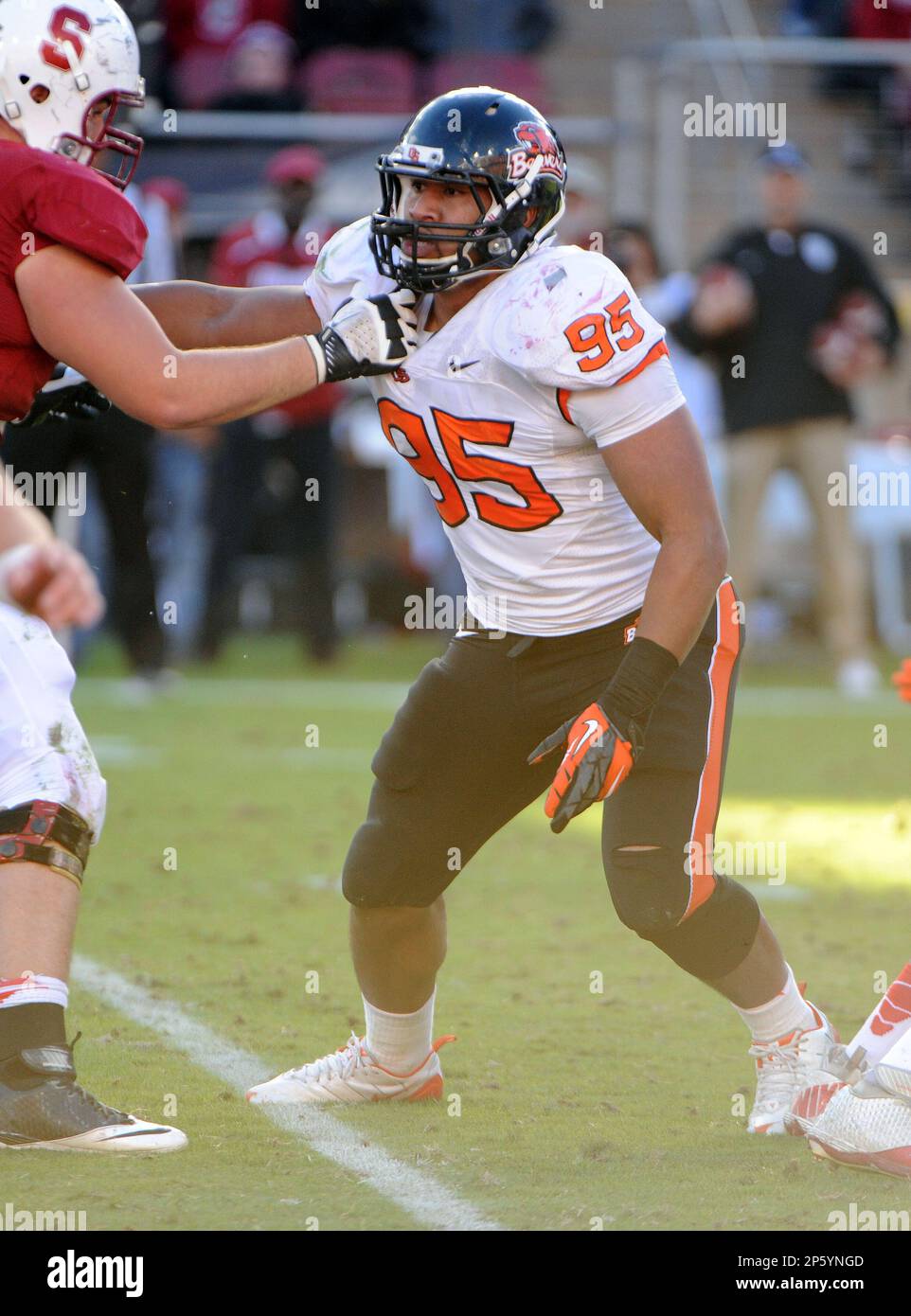 Oregon State Beavers Scott Crichton (95) in action during a game ...