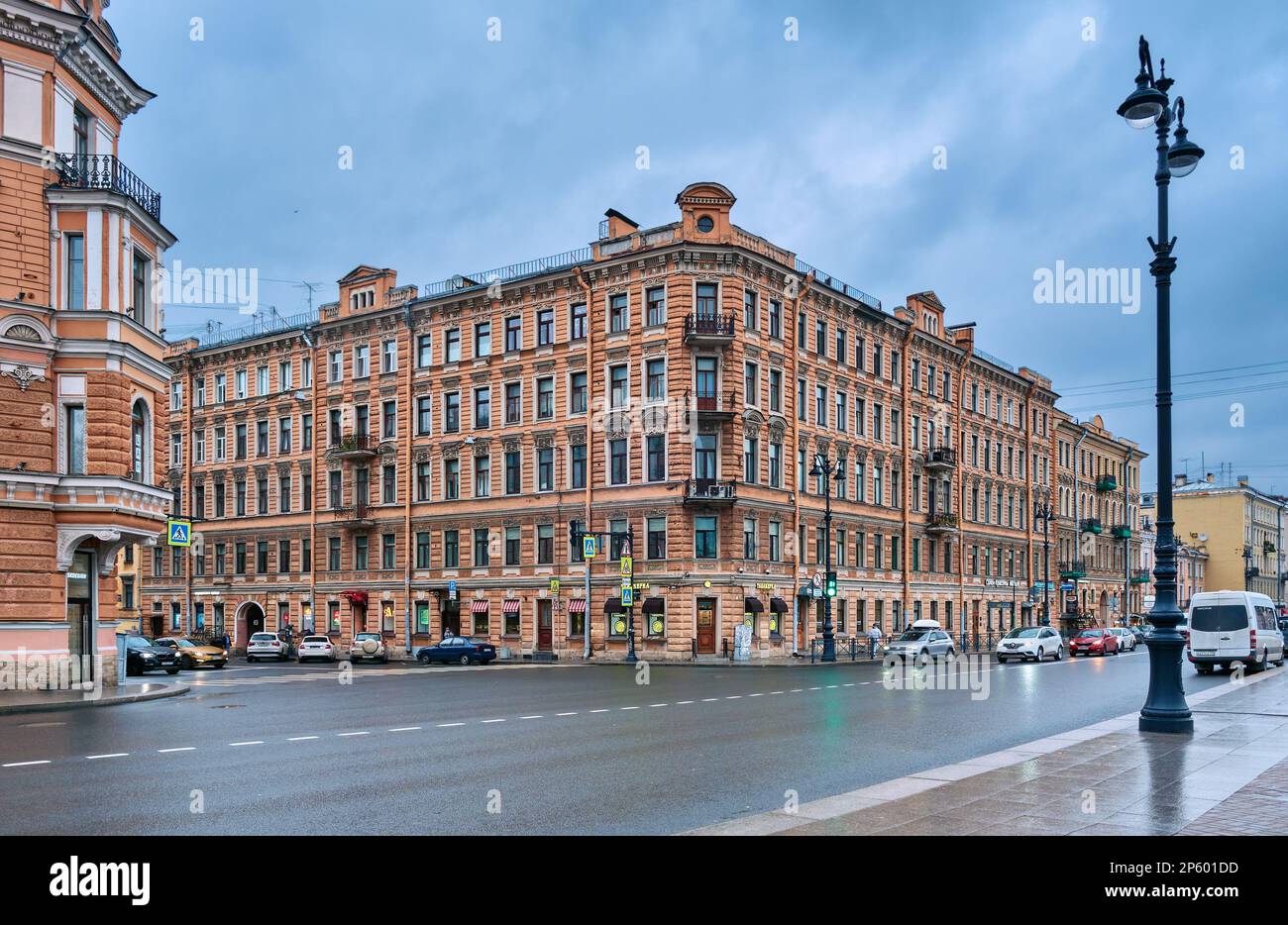 The intersection of Ligovsky Prospekt and Zhukovsky Street, a rainy day ...