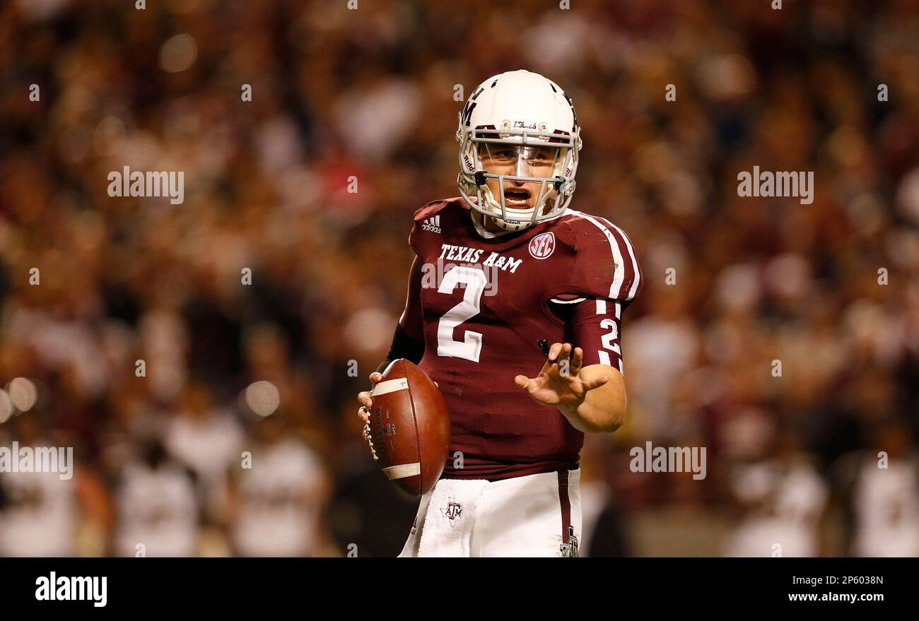 Texas A&M Aggies quarterback Johnny Manziel (2) audibles during an NCAA ...