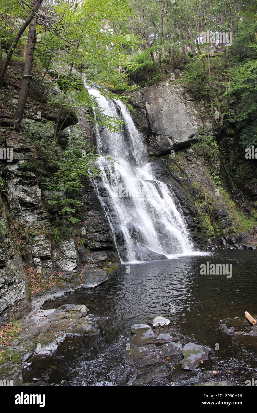 Backroad waterfalls hi-res stock photography and images - Alamy