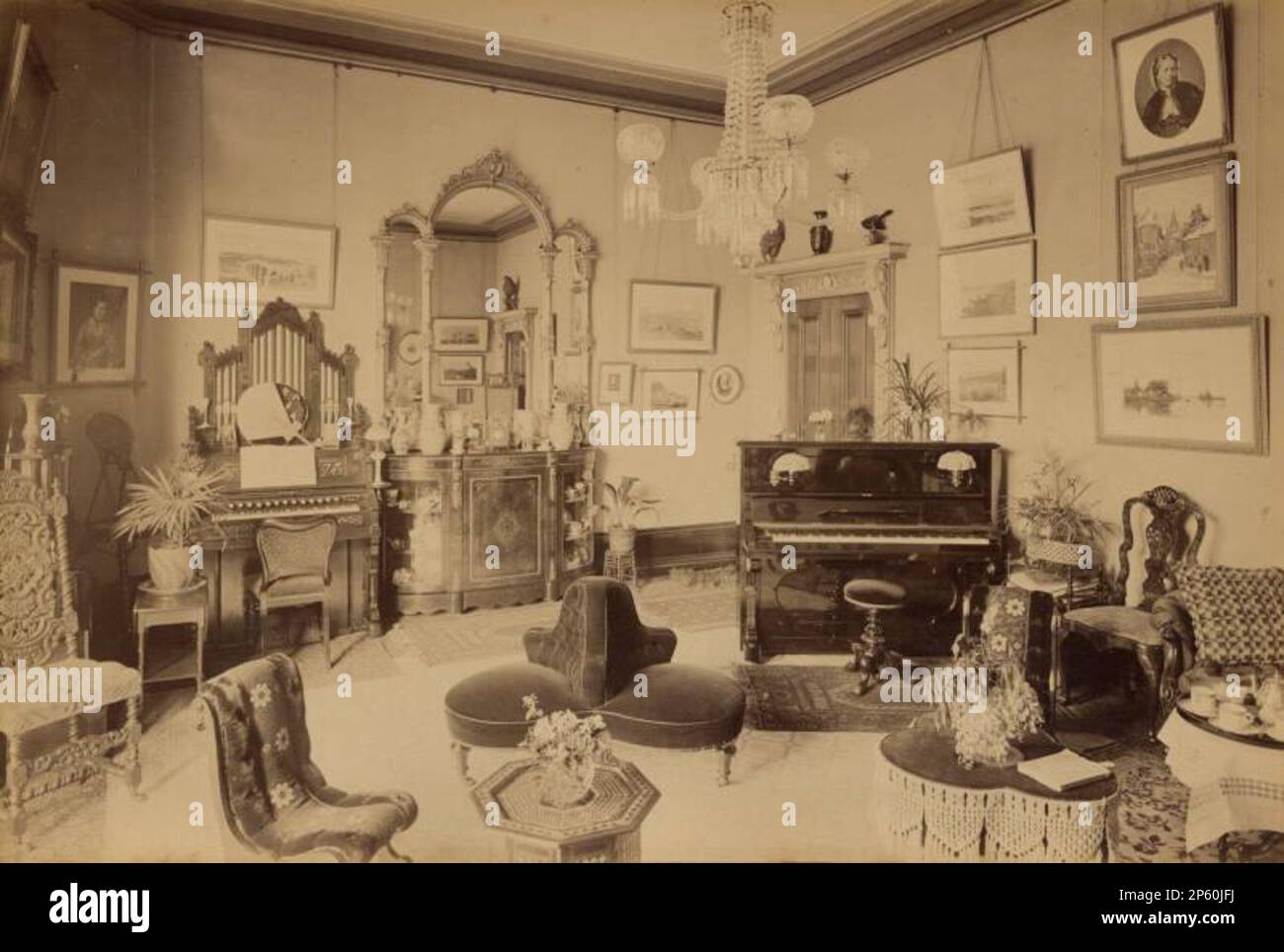 Drawing rooms hi-res stock photography and images - Alamy