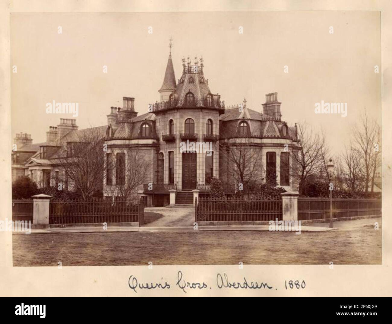 Queens cross hi-res stock photography and images - Alamy