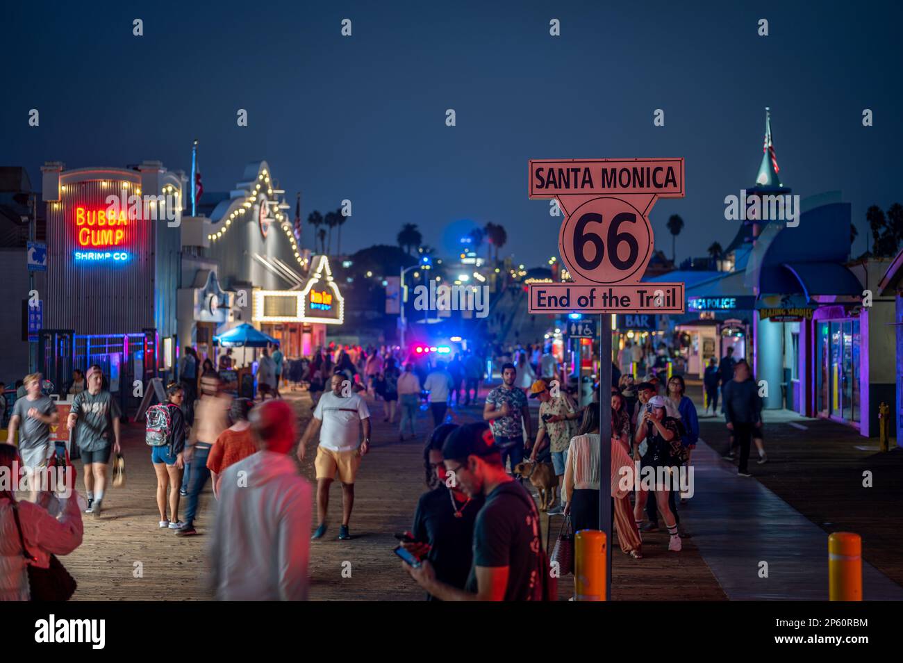 Boardwalk of the damned Santa Monica harbor full of people, it's night ...