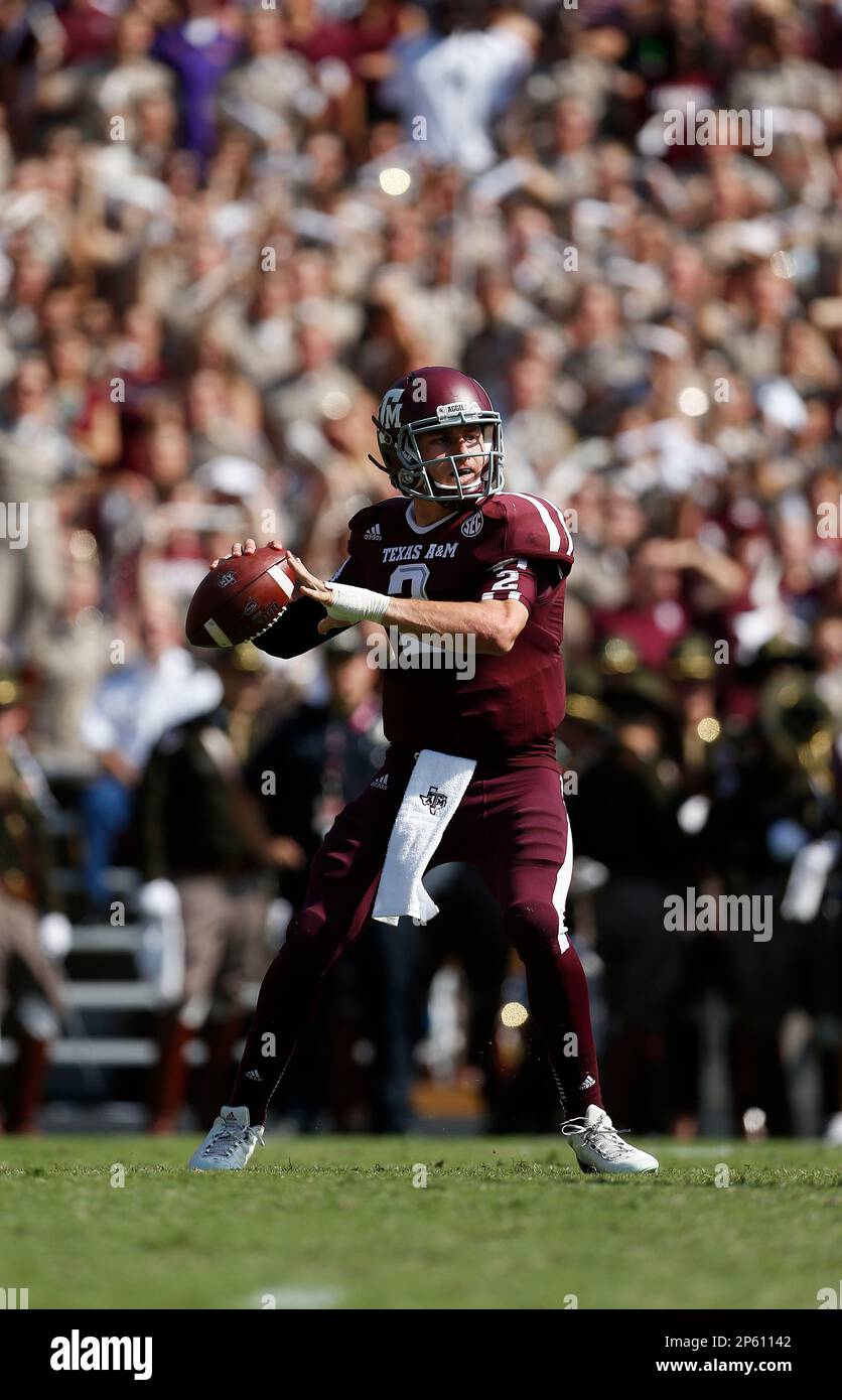 Texas A&M Aggies quarterback Johnny Manziel (2) looks to throw the ball ...