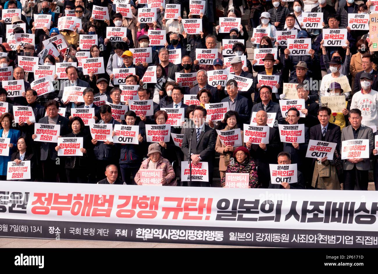 Japan korea forced labour hi-res stock photography and images - Alamy