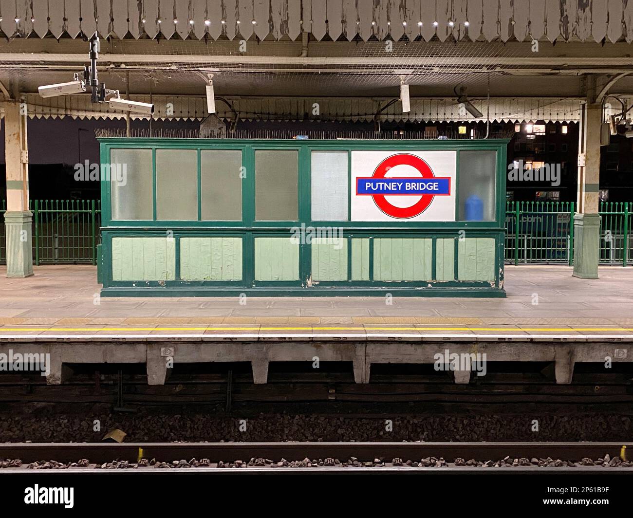 London bridge underground station sign hi-res stock photography and ...