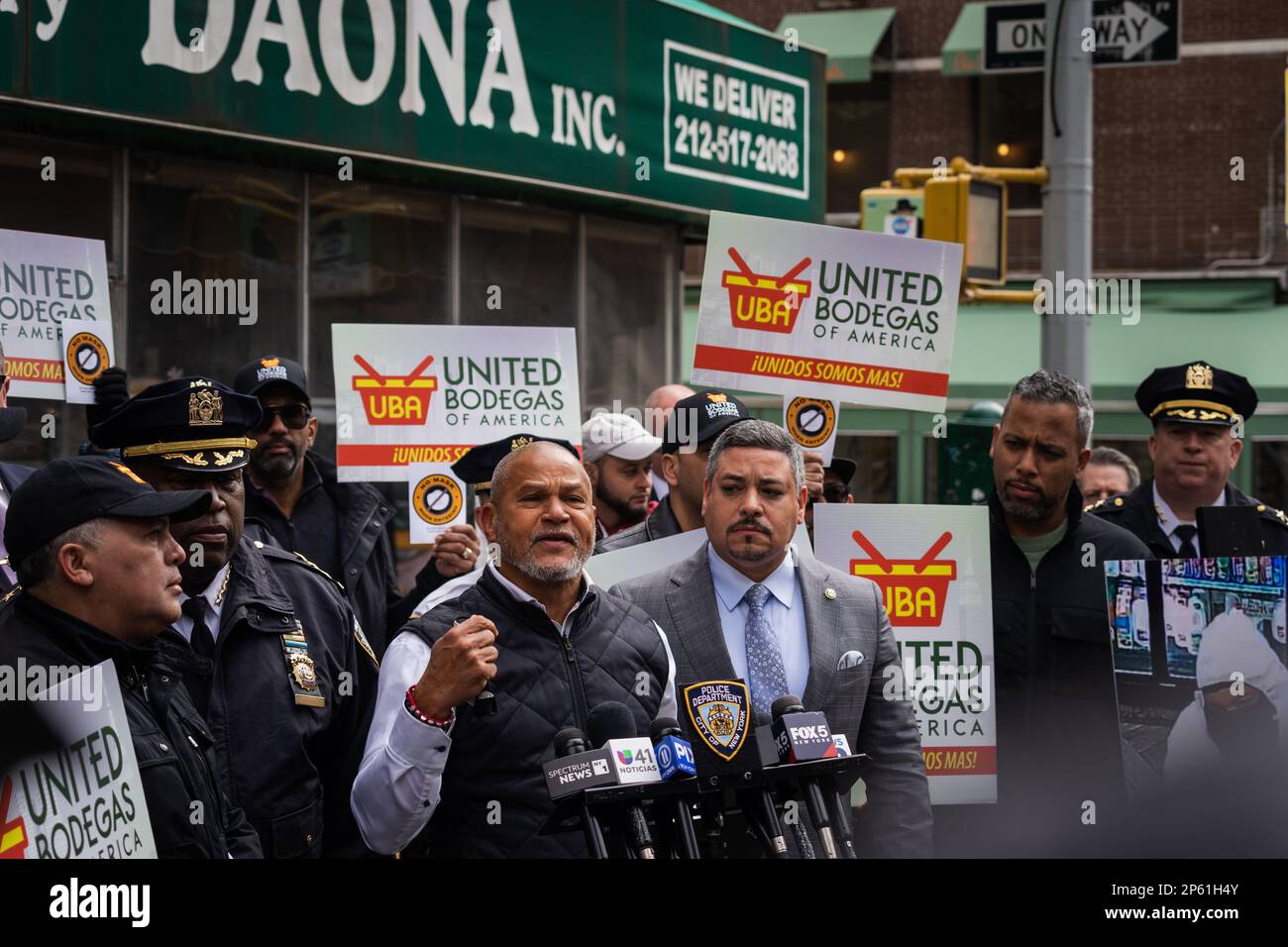 East 81st street new york hi-res stock photography and images - Alamy