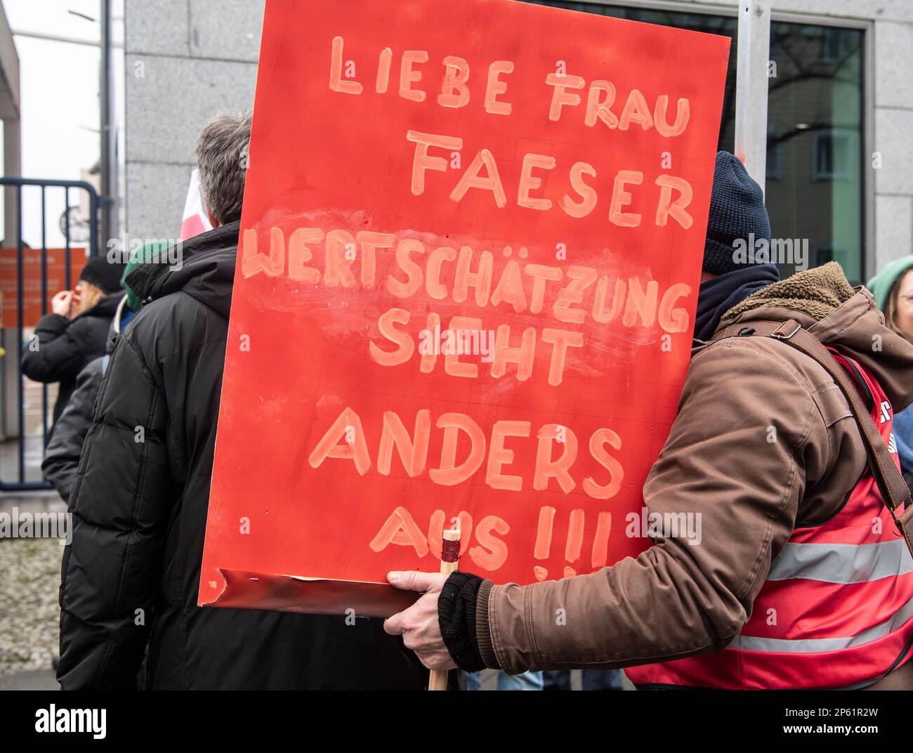 Berlin, Germany. 07th Mar, 2023. Participants in the warning strike of ...