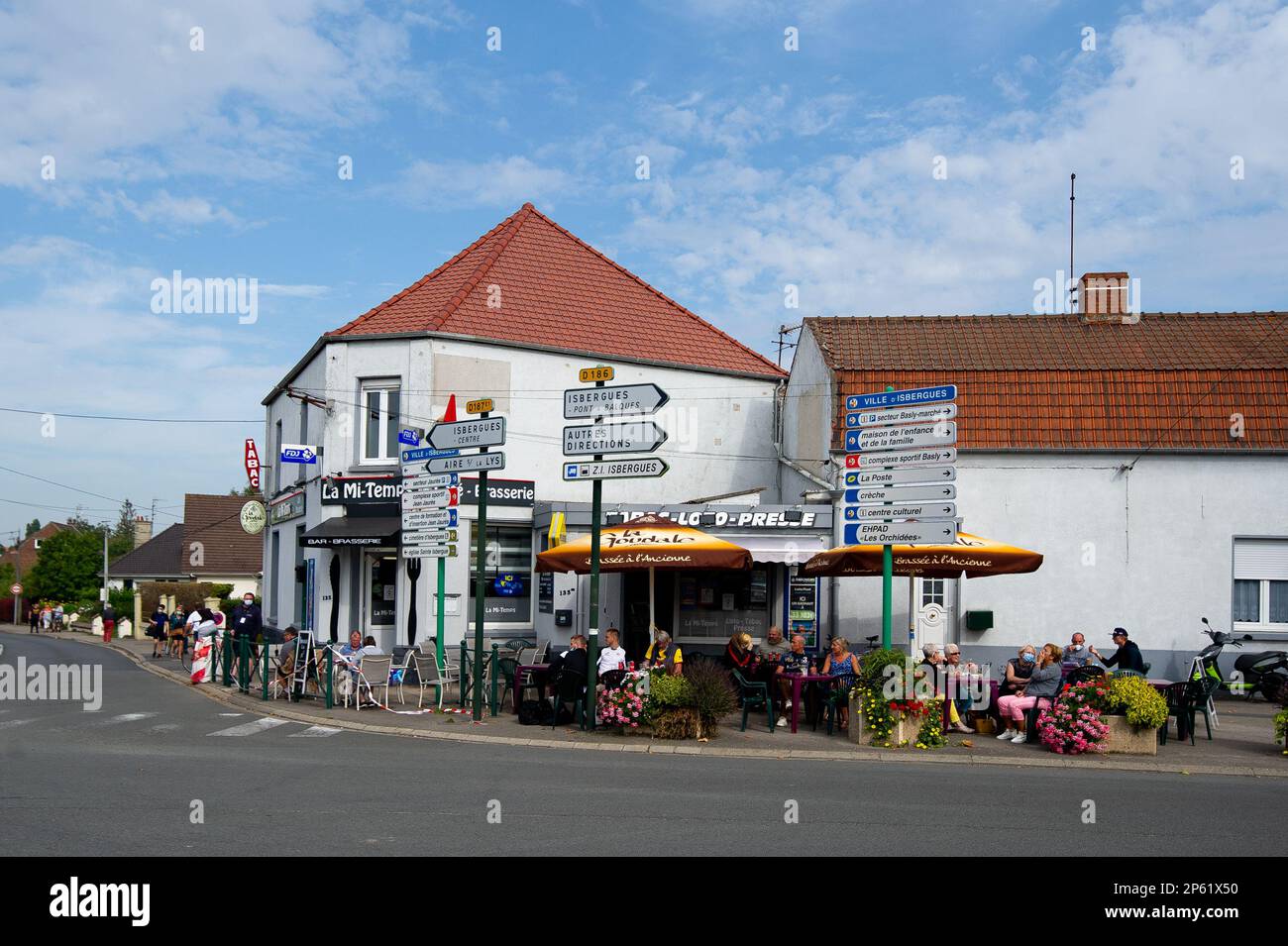 A roadside cafe at an intersection in Isbergues, France Stock Photo - Alamy