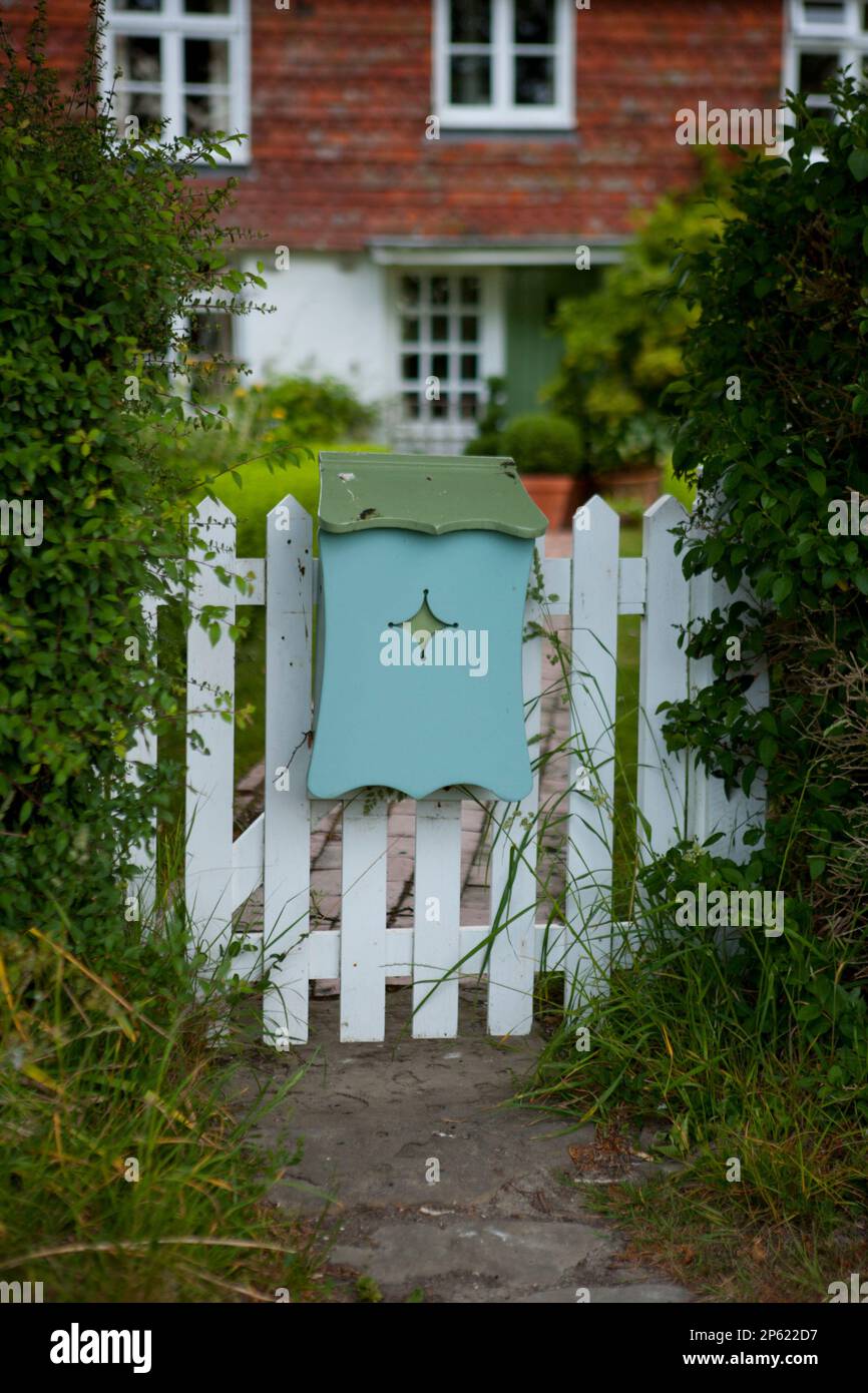 Picket fence gate hi-res stock photography and images - Alamy