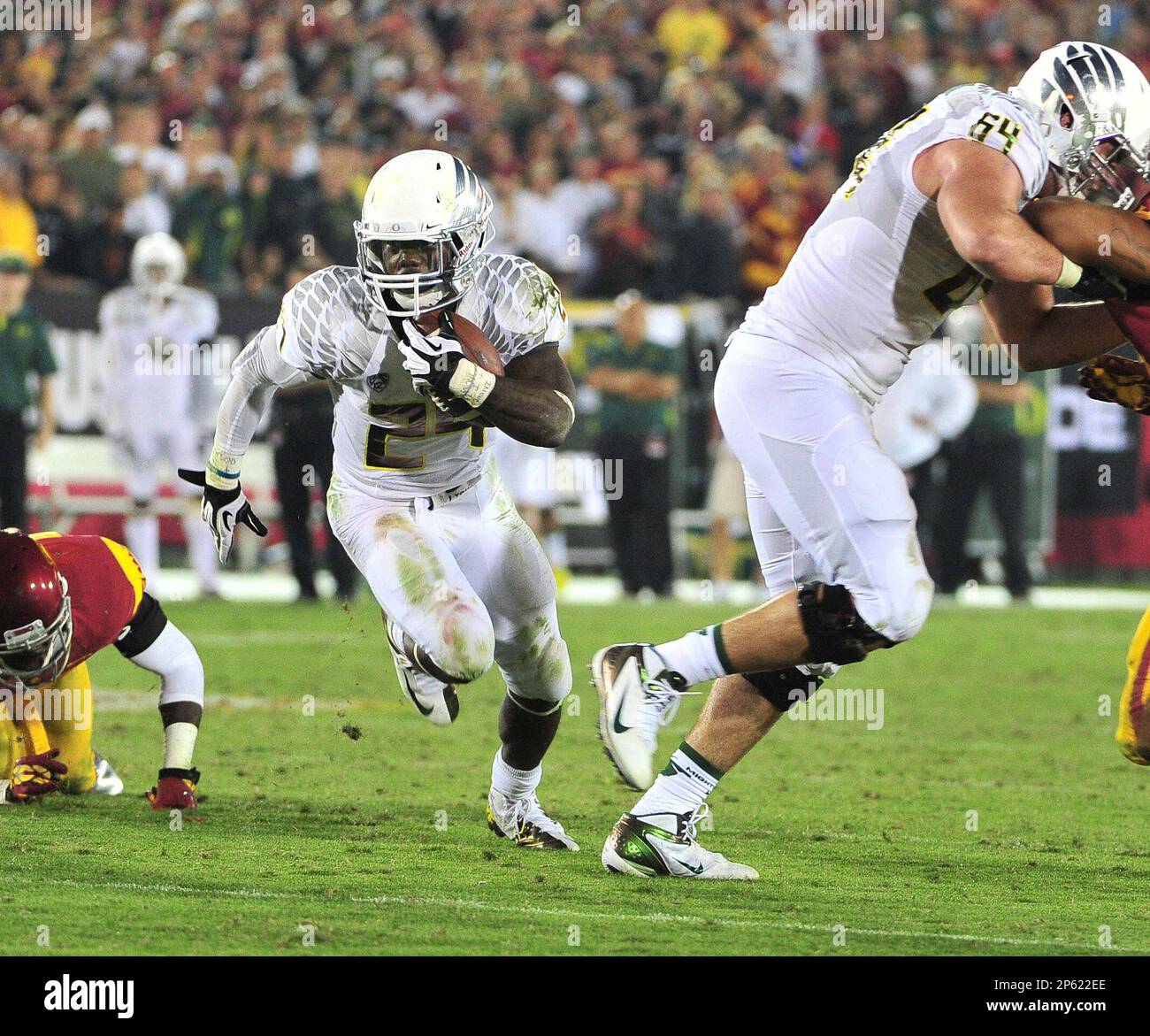 November 3, 2012: Running Back Kenjon Barner #24 of the Ducks in action ...