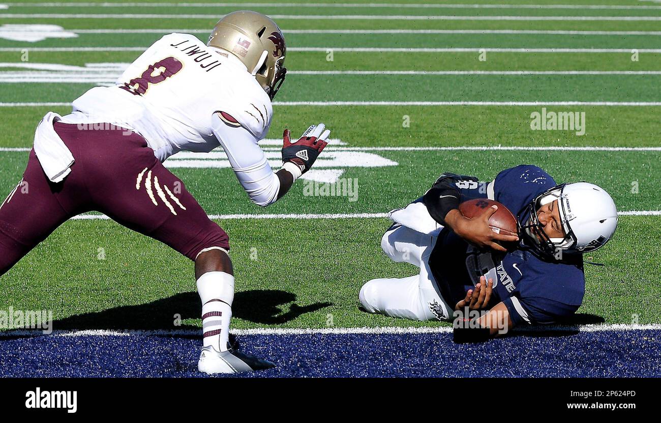 Utah State quarterback Chuckie Keeton dives into the end zone for a ...