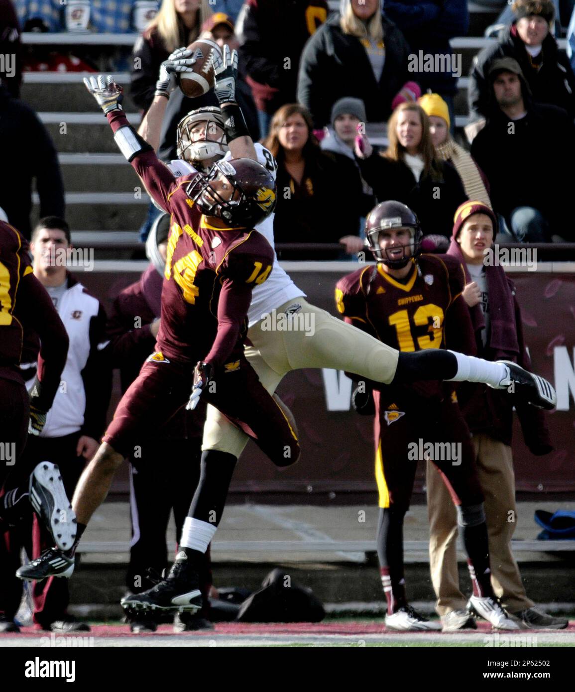 Western Michigan's Eric Monette makes a grab over Central Michigan's ...
