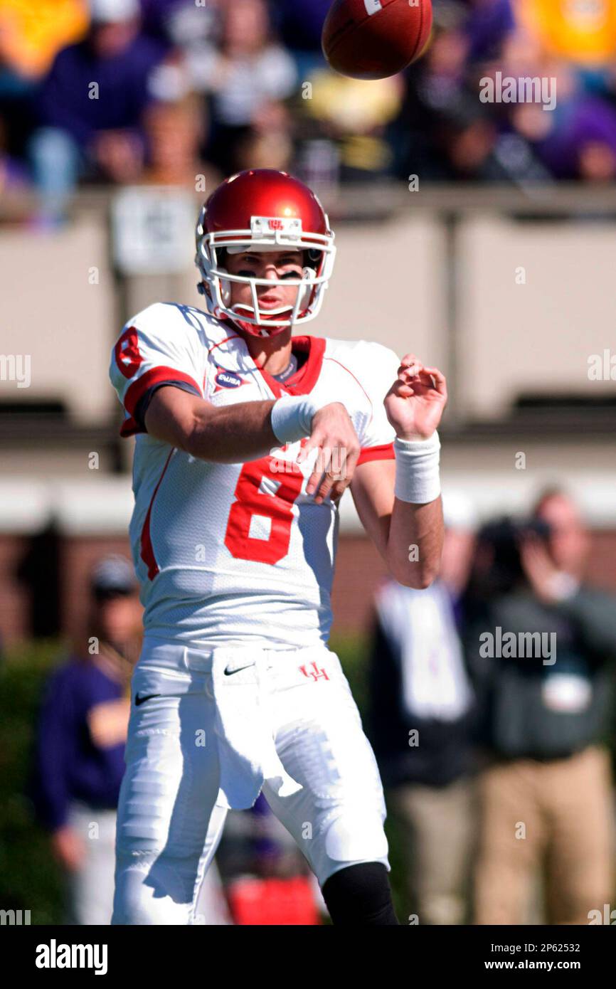 Houston's David Piland (8) passes against East Carolina during their ...