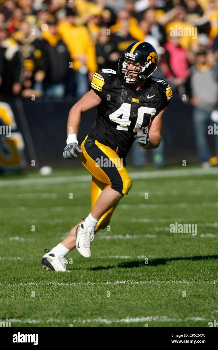 IOWA CITY, IA - OCTOBER 27: Linebacker Mike Klinkenborg #40 of the Iowa ...