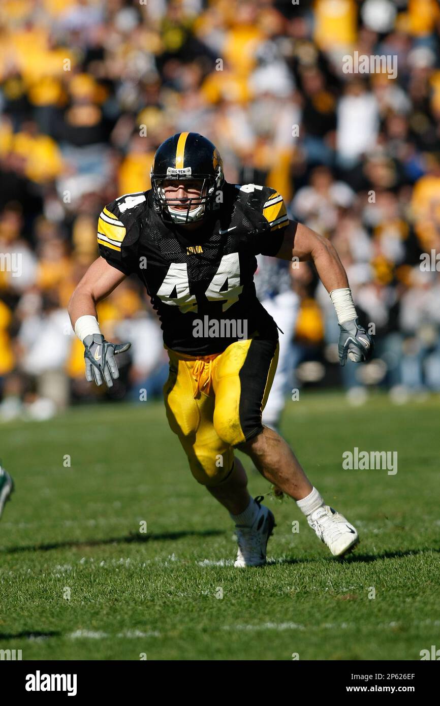 IOWA CITY, IA - OCTOBER 27: Linebacker Mike Humpal #44 of the Iowa ...