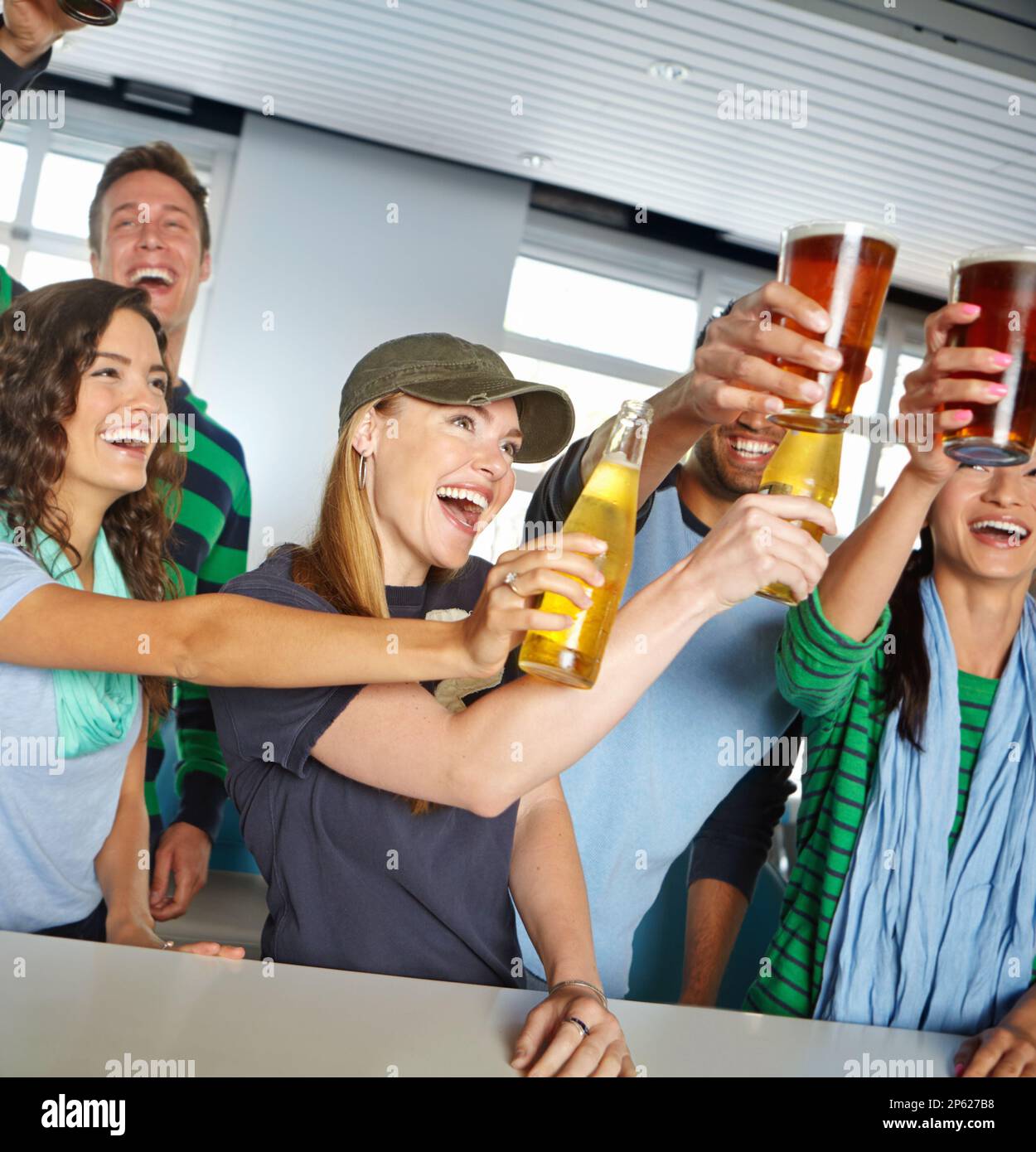 Man cheering sports team victory hi-res stock photography and images ...
