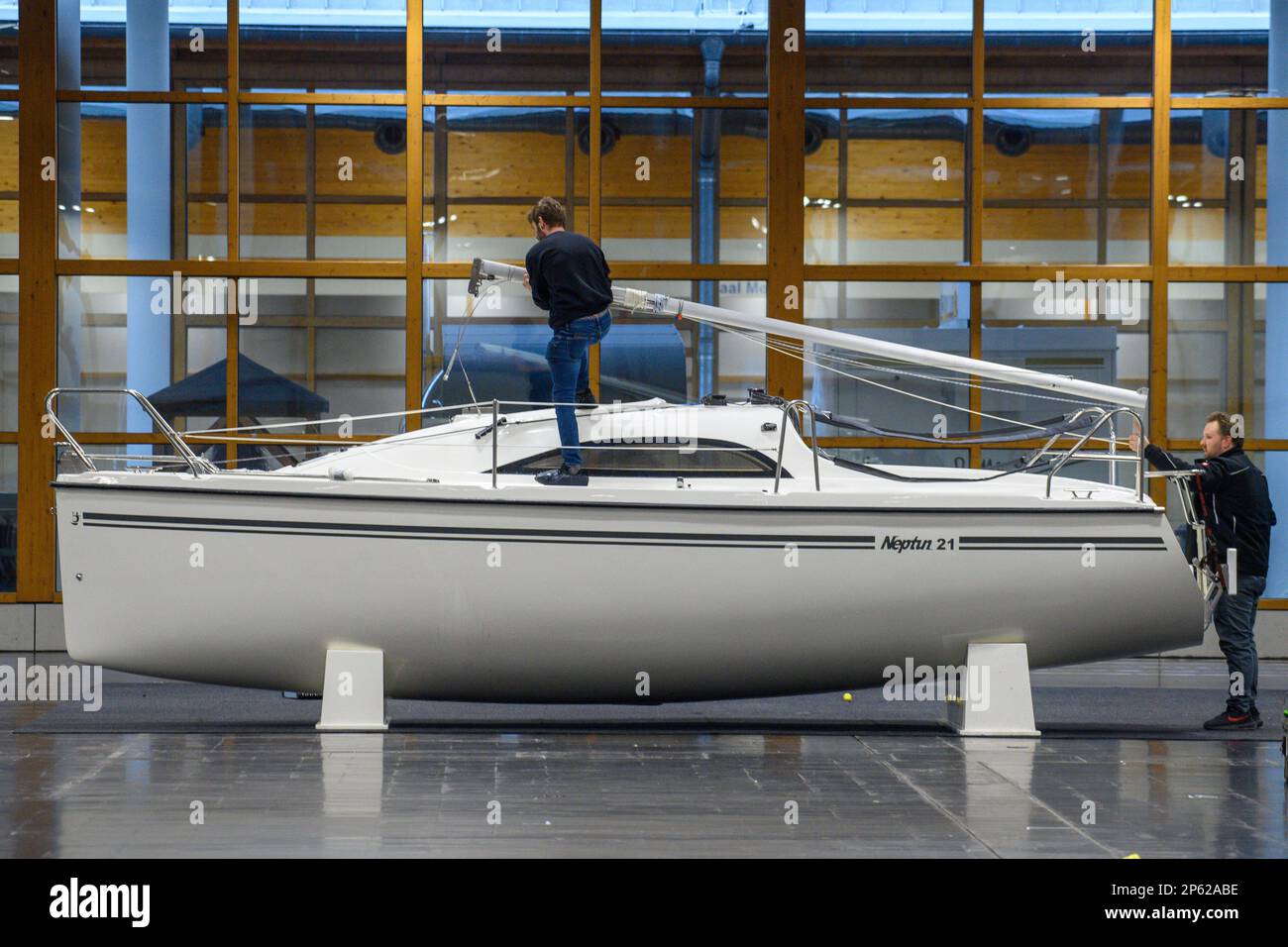 07 March 2023, Saxony-Anhalt, Magdeburg: Employees Dennis Brown (l) and ...