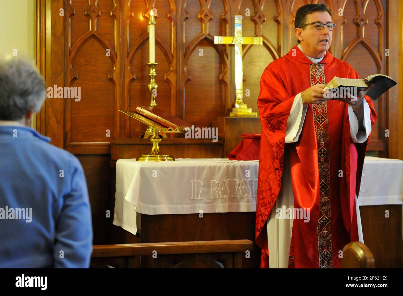 In this Oct. 18, 2012 photo, Rev. Matthew Rowe opens a noon worship ...