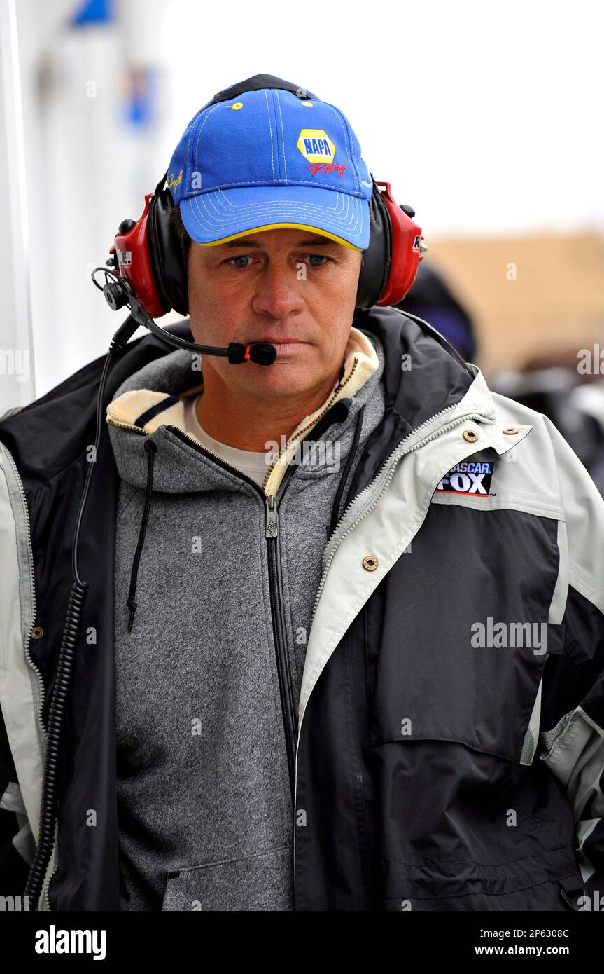 Michael Waltrip during practice for the NASCAR Sprint Cup Series auto ...