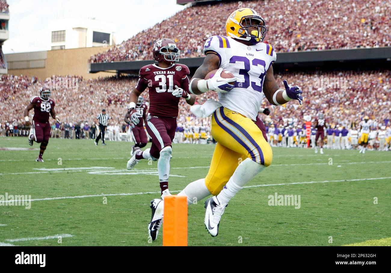 LSU running back Jeremy Hill (33) breaks away for a touchdown to extend ...