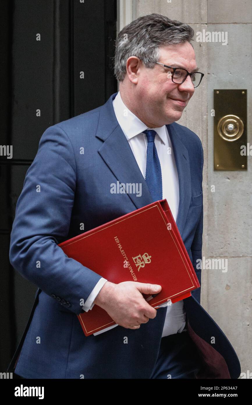 Jeremy quin mp paymaster general hi-res stock photography and images ...