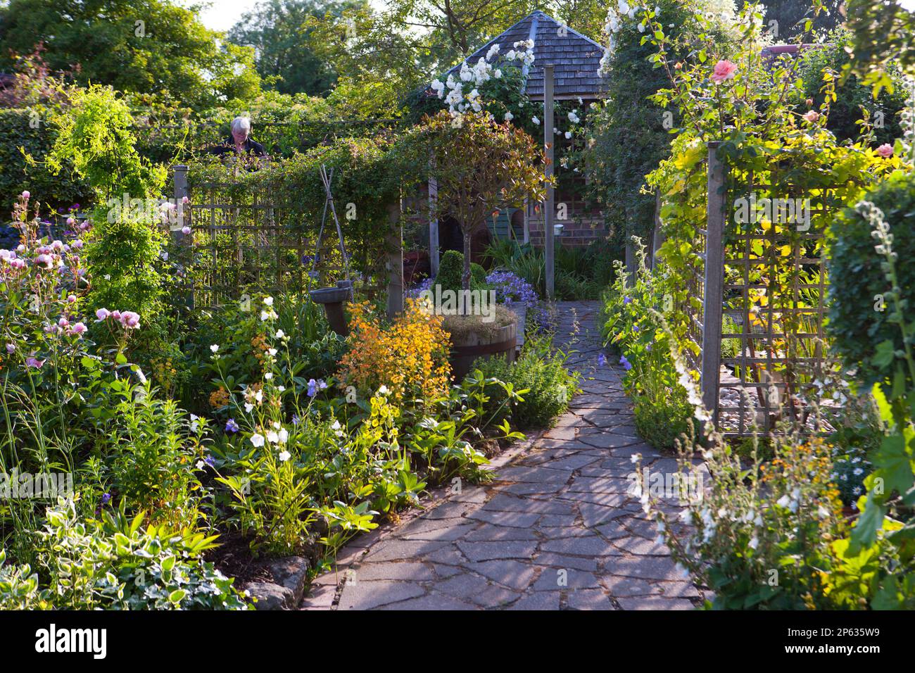 Informal flower borders hi-res stock photography and images - Alamy