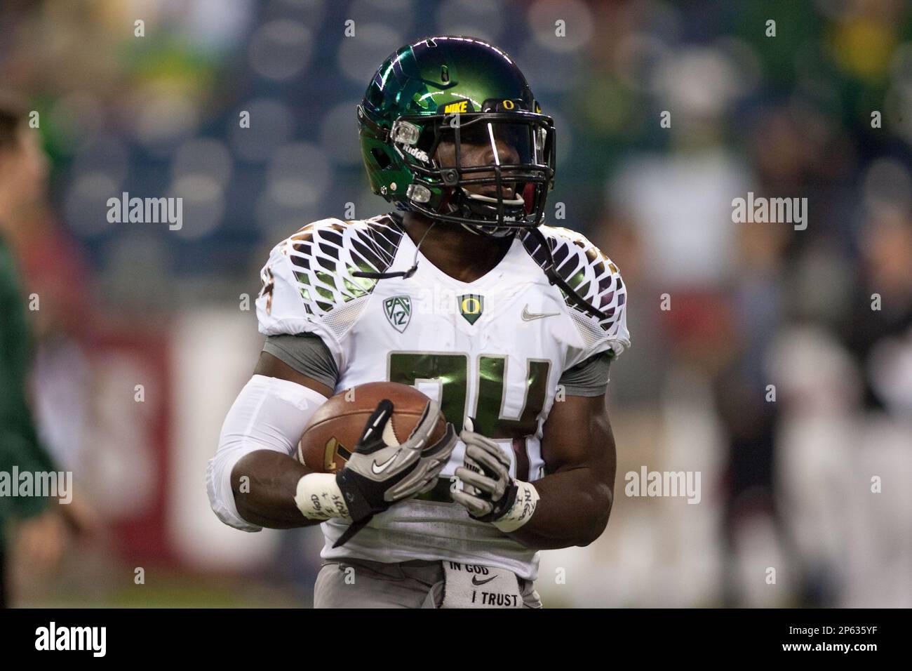 Oregon State Ducks Kenjon Barner (24) in action during a game against ...