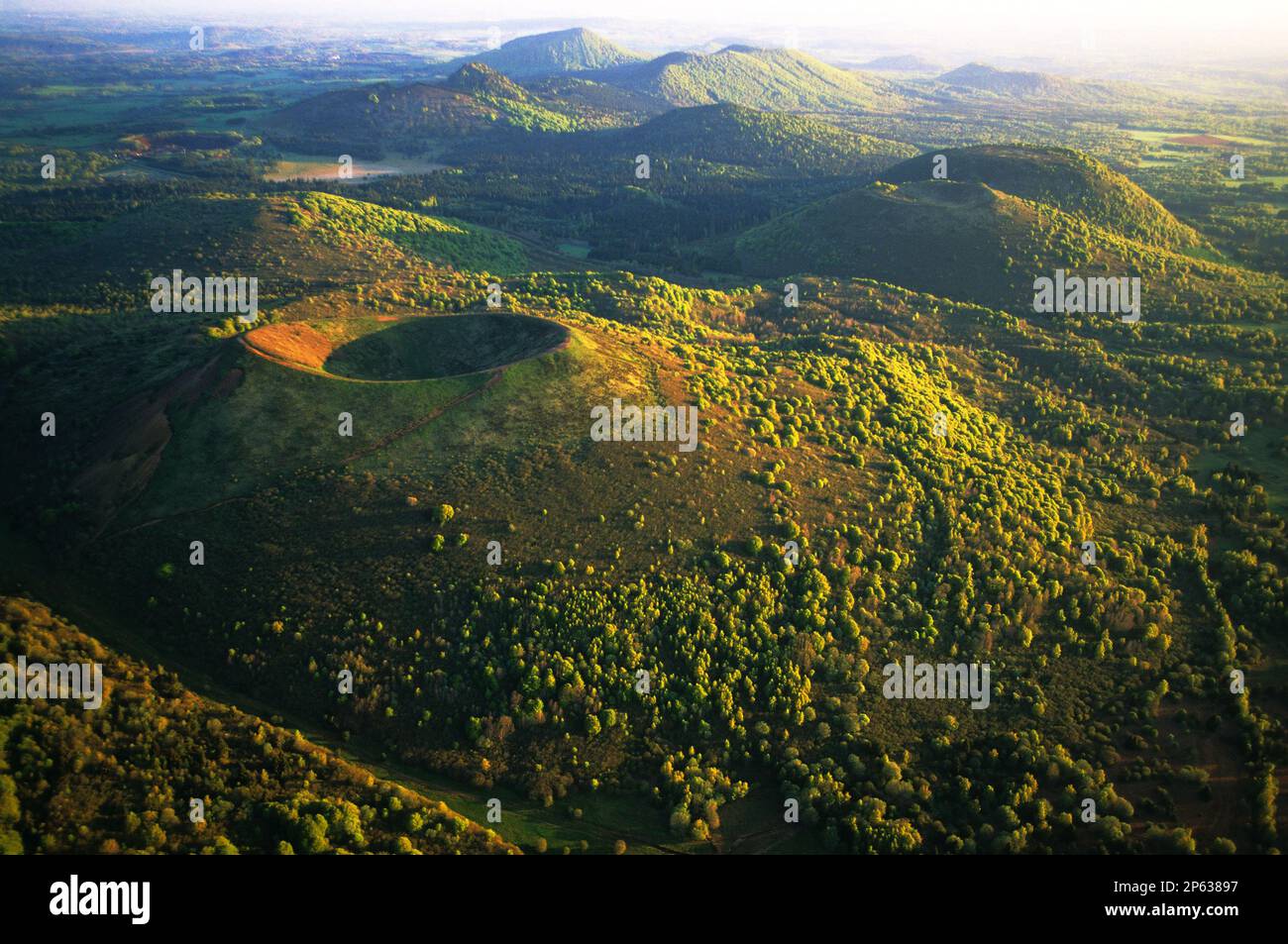 FRANCE. PUY DE DOME (63) VOLCANO RANGE, PARIOU VOLCANO Stock Photo - Alamy