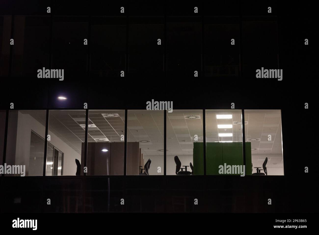 Open space working night hi-res stock photography and images - Alamy