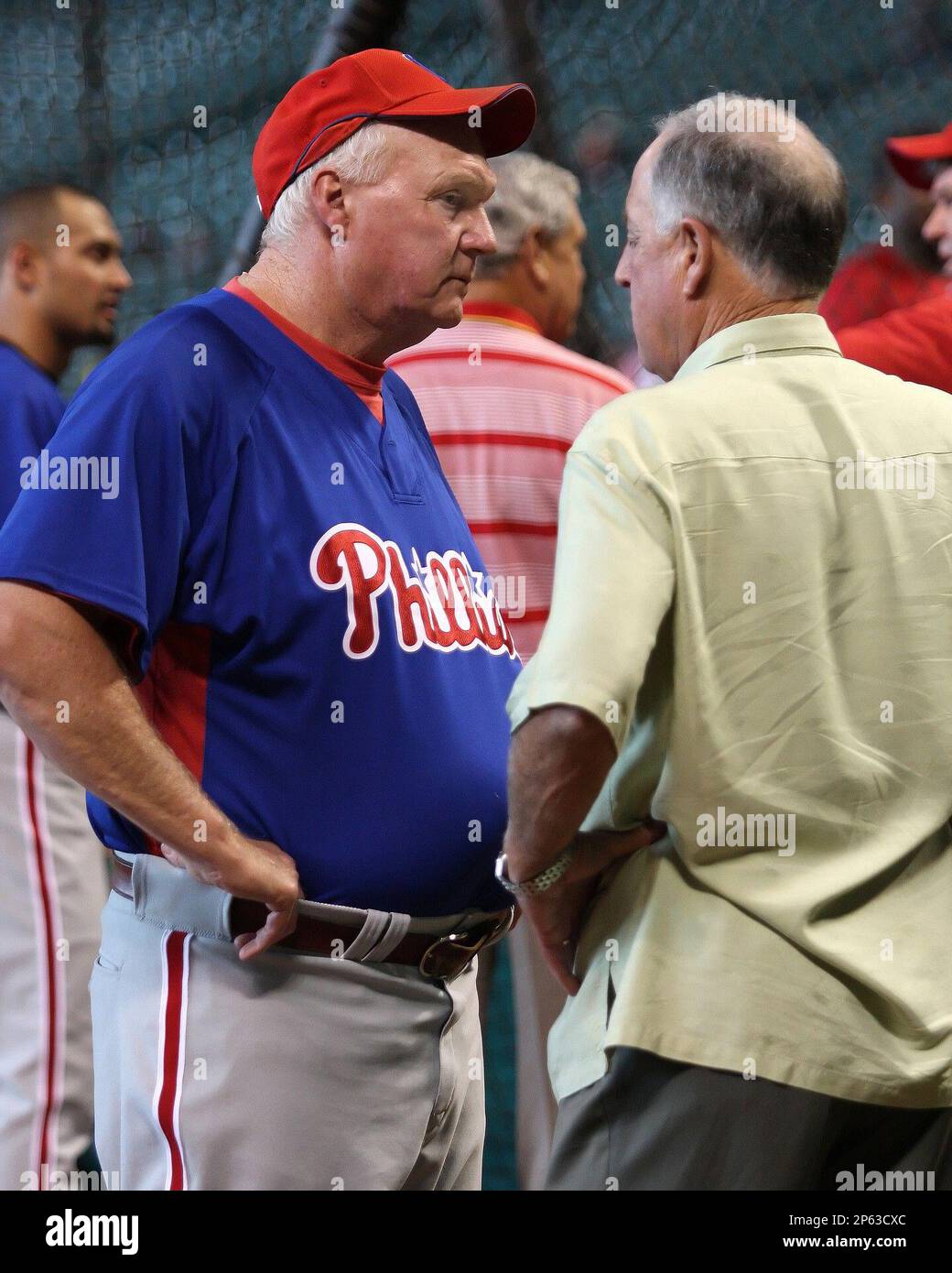 Phillies Manager Charlie Manuel talks with GM Pat Gillick on Thursday ...