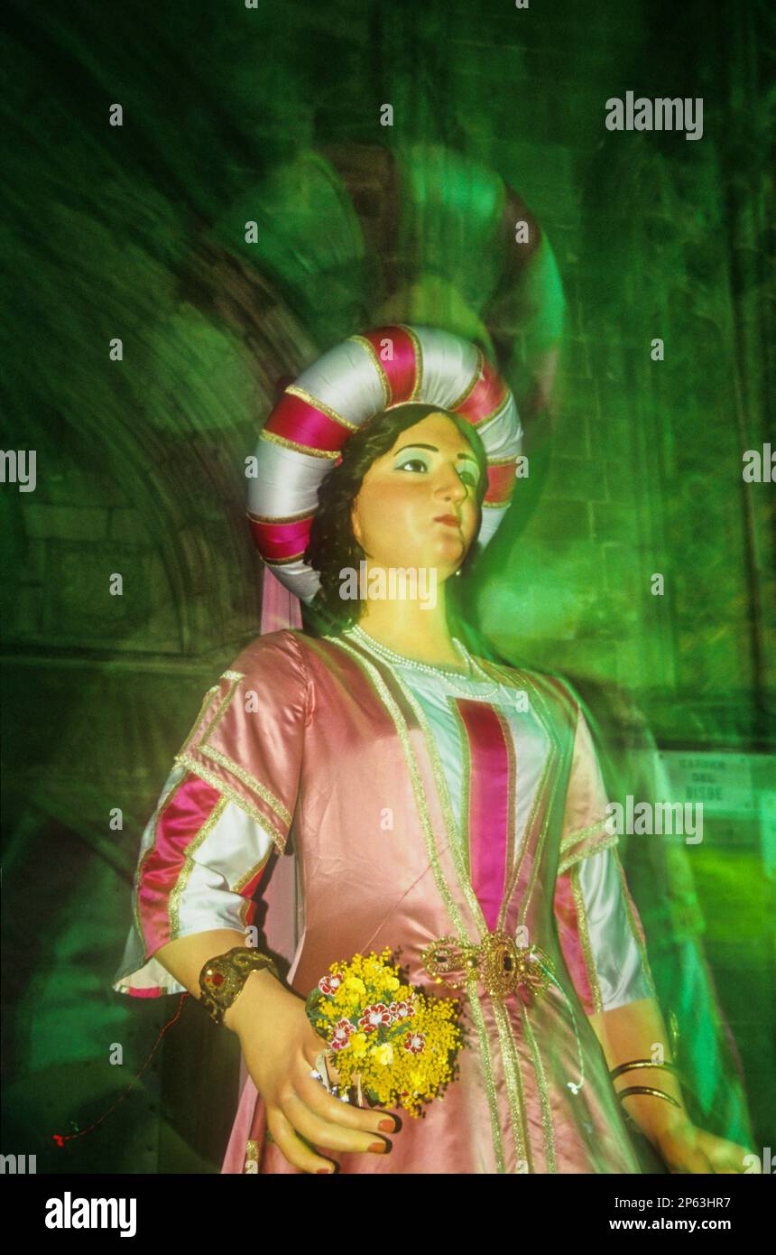 Barcelona: Giant in Plaça del Pi Stock Photo - Alamy