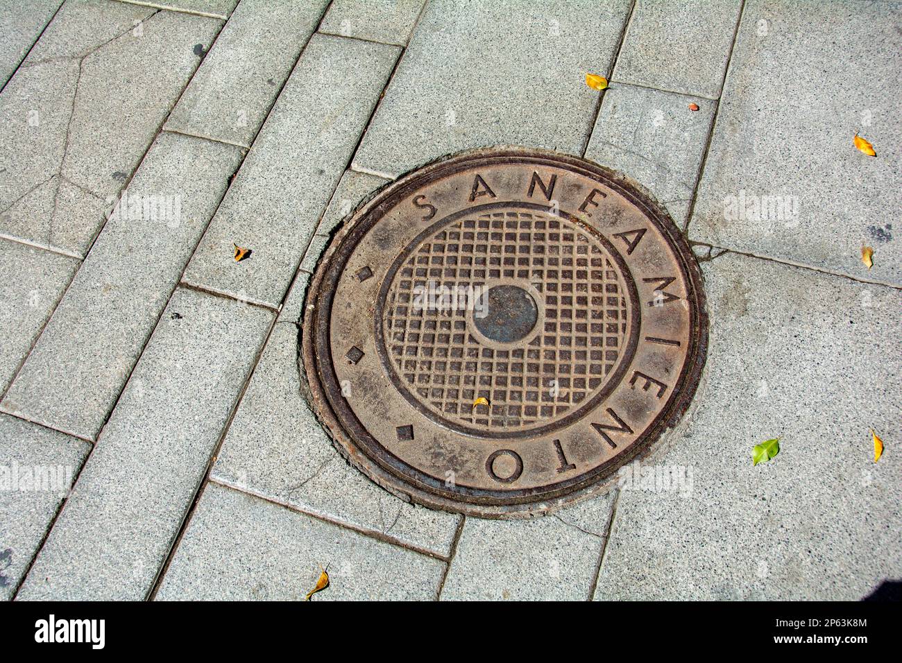Manhole cover in a sidewalk Stock Photo - Alamy