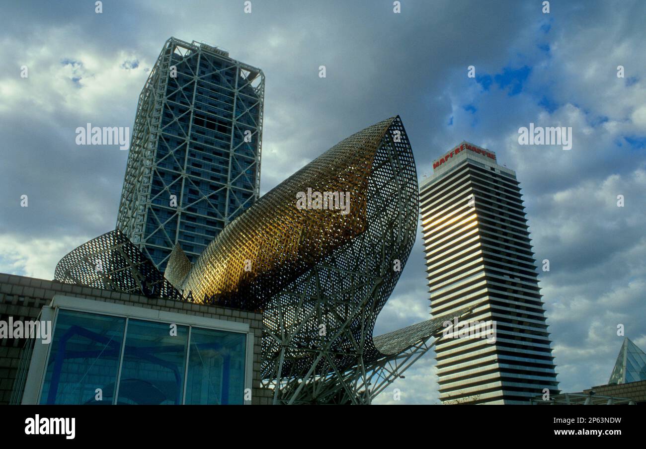 Barcelona: Hotel Arts and Mapfre Tower. `Peix´(fish) Sculpture by Frank ...