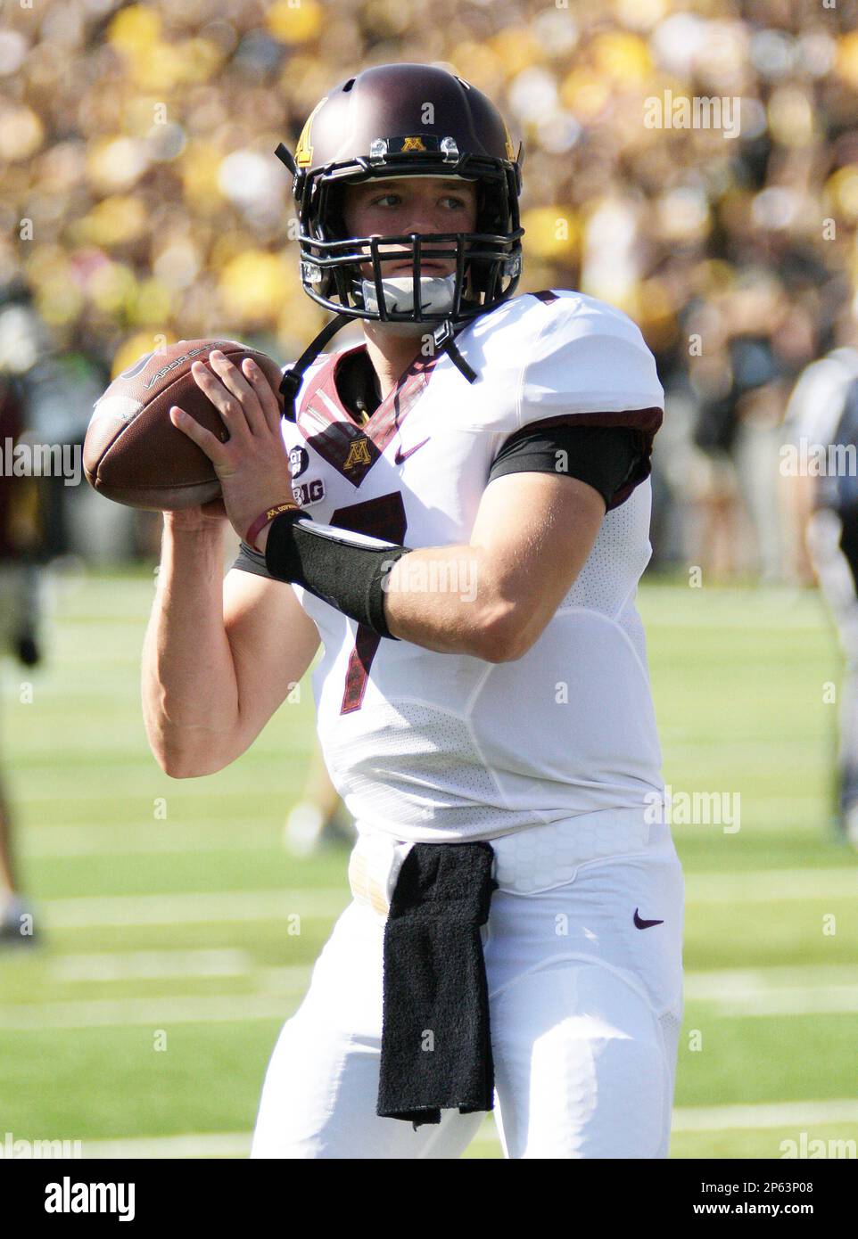 Minnesota Gophers Mitch Leidner (7) in action during a game against the ...