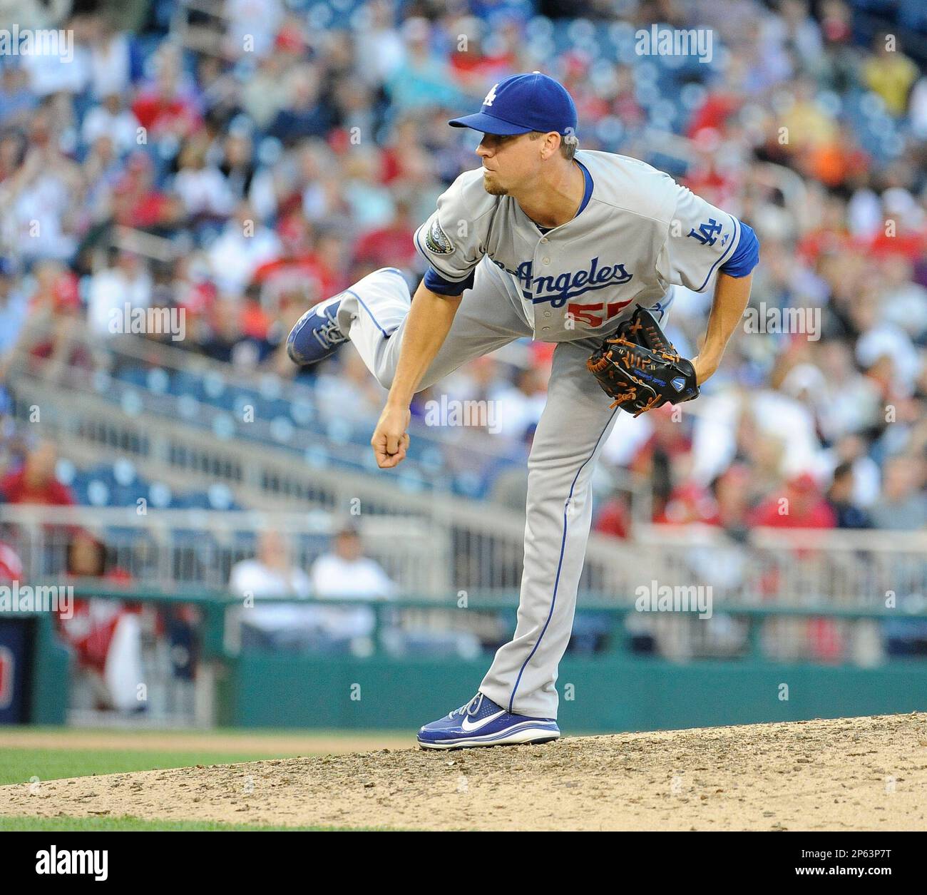 Los Angeles Dodgers Matt Guerrier (55) in action during game 1 of a ...